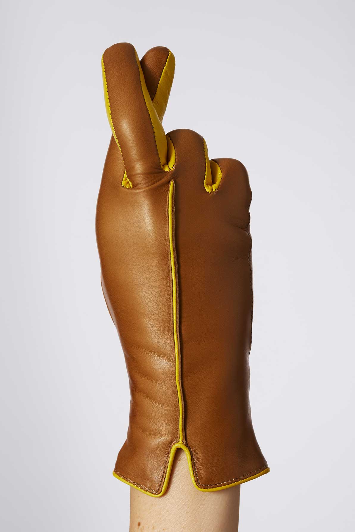 Handsome Stockholm – Exclusive Leather Gloves – Statement Camel